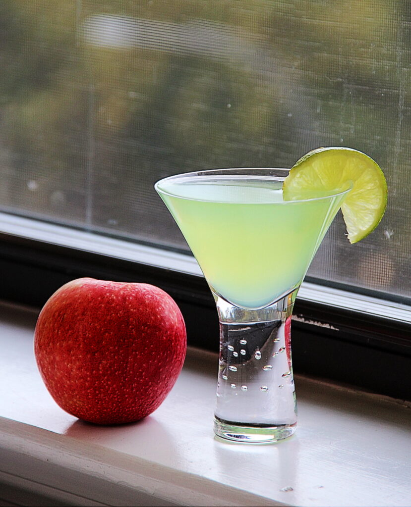 Sour Apple Martini (Appletini) - Keet's Cocktails
